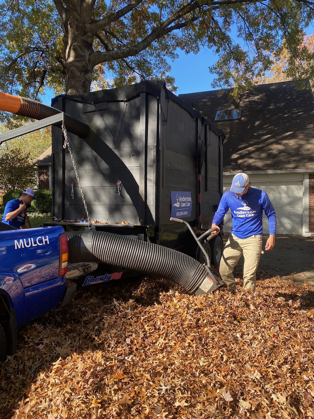 Hassle-free Leaf Clean-up in Overland Park, Kansas